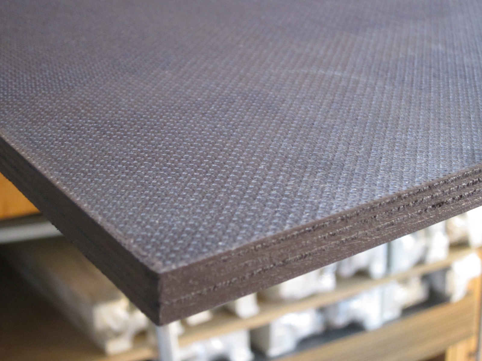 Betonplex platen 12 mm berken anti slip, 1.22/2.44 mtr - Boshoeve Hout ...