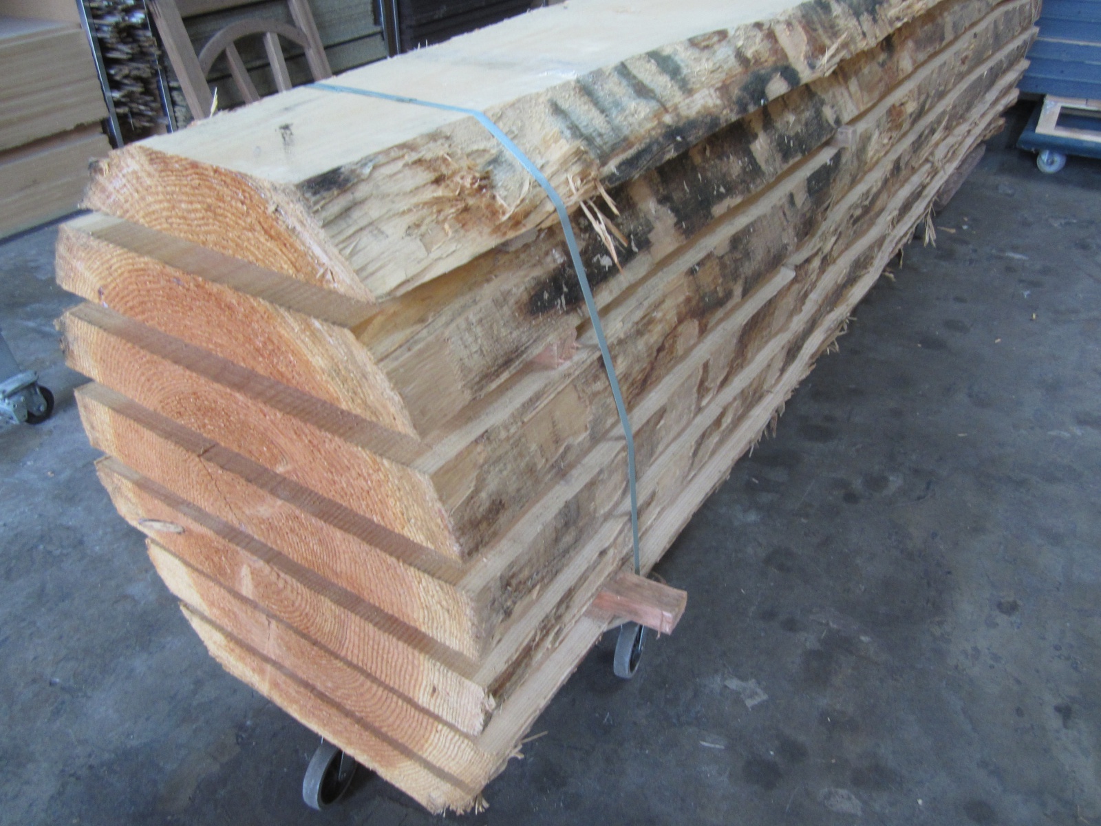 Douglas boomstam bladen, 8 cm dik, onbekant, lengte 3.00 mtr, breedtes ...